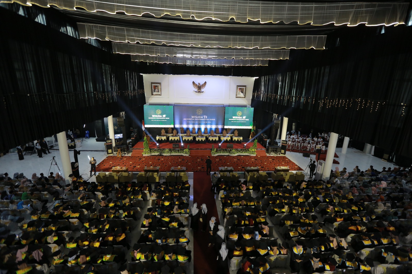 UMKU Mewisuda 559 Mahasiswa, Rektor Sampaikan Pesan Khusus ...